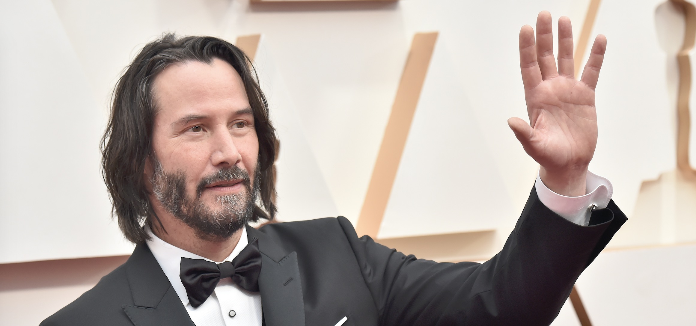Keanu Reeves Being Kind To A Kid At The Airport Goes Viral