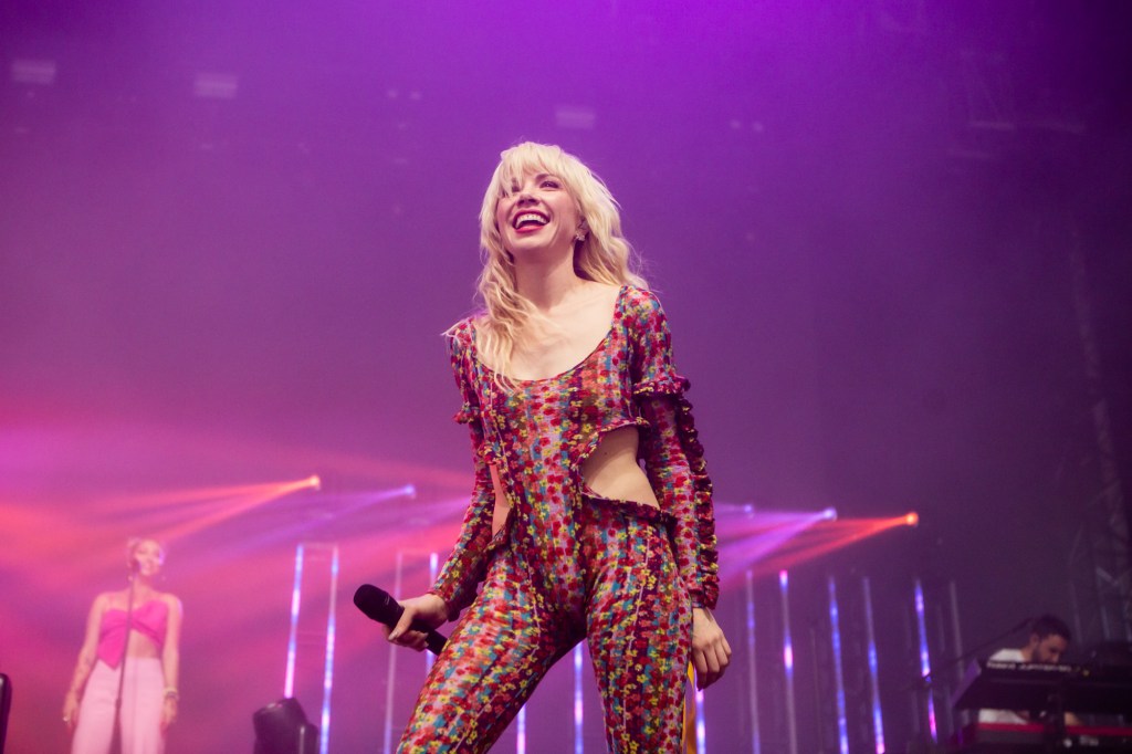 Carly Rae Jepsen's Broadway-Themed Video Stars Jane Krakowski