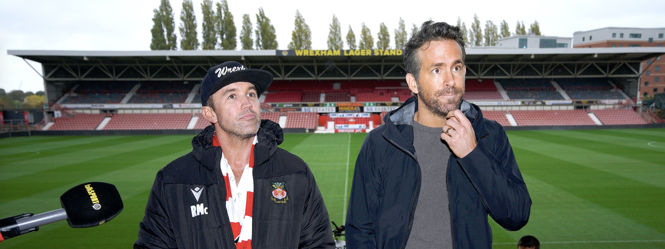 Ryan Reynolds Dedicates 'Memorial Urinal' To Rob McElhenney