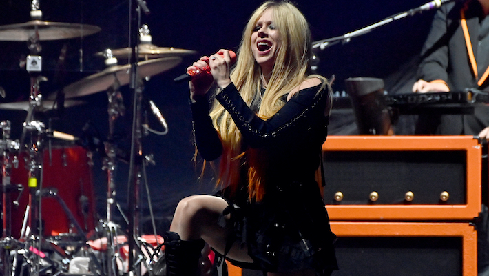 Avril Lavigne Covers Adele's 'Hello'