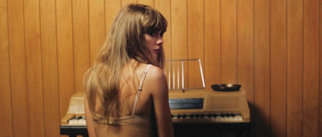 Taylor Swift Breaks Spotify Record For Most Streamed Album In A Day