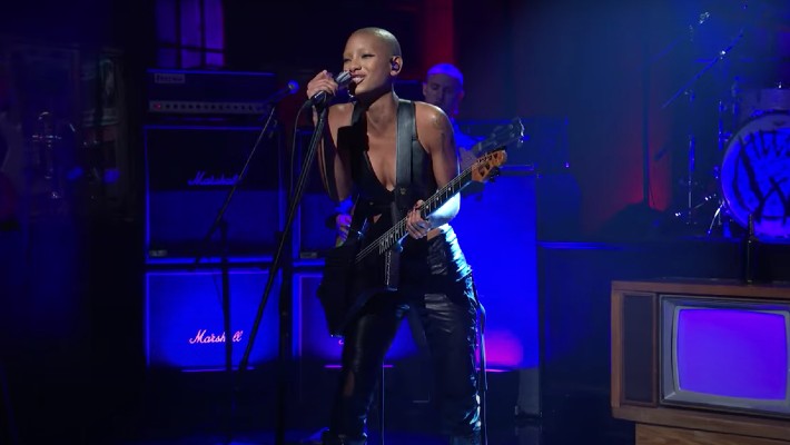 Willow Performs 'Ur A Stranger' On 'Saturday Night Live'
