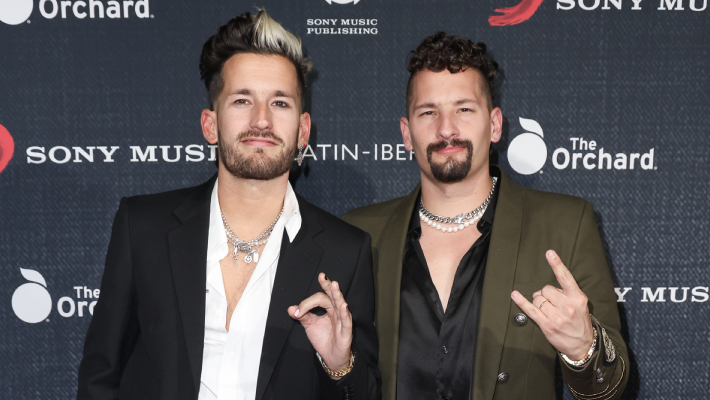 Mau Y Ricky Dropped Live 'Llorar Y Llorar' Performance Video