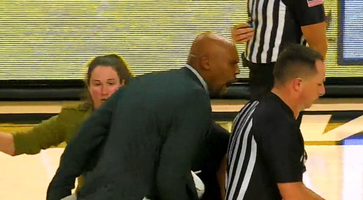 Jerry Stackhouse Absolutely Lost It On The Referees