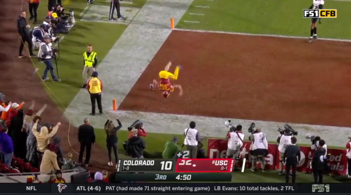 USC Holder Runs In 2-Point Conversion, Does Backflip