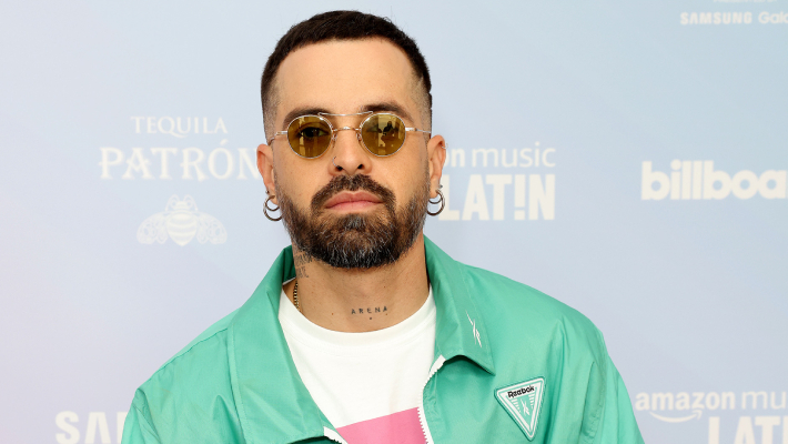 Mike Bahía Pays Homage To Cali In 'De Qué Manera' Video