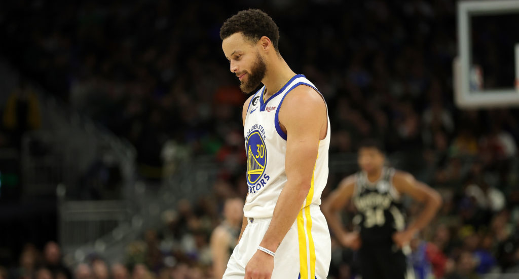 Steph Curry Left Warriors-Pacers With Apparent Shoulder Injury