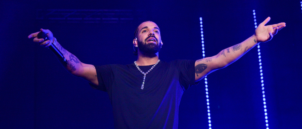 Drake Apollo Theater Show: Fan Fell From The Balcony