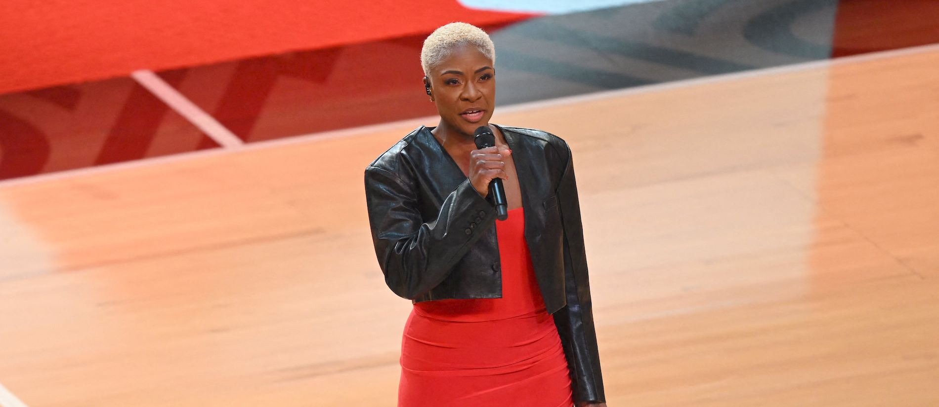 Jully Black Sings 'O Canada' At The NBA All-Star Game