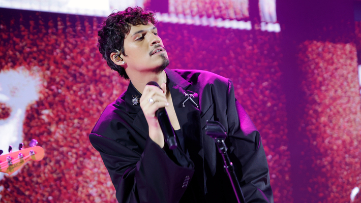 What Is Omar Apollo's Setlist For The 'SOS Tour' With SZA?