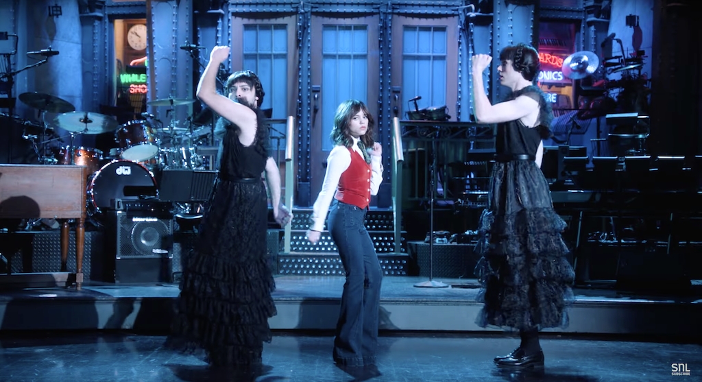 [WATCH] Jenna Ortega Does 'Wednesday' Dance In 'SNL' Promo