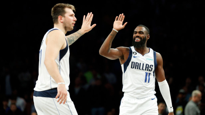 Tim Hardaway Rejects Dad's Claim That Luka, Kyrie Don't Lead