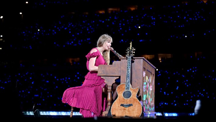 Taylor Swift Performed 'Come Back...Be Here,' In Philly