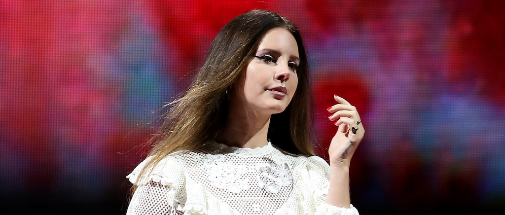 Lana Del Rey Seems To A Fan's Vape At Hangout Festival 2024