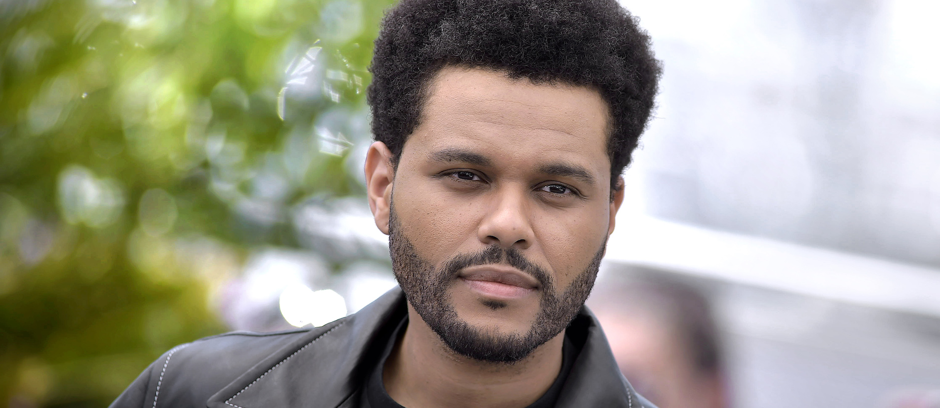 The Weeknd Fan Singing Terribly At A Concert: Video