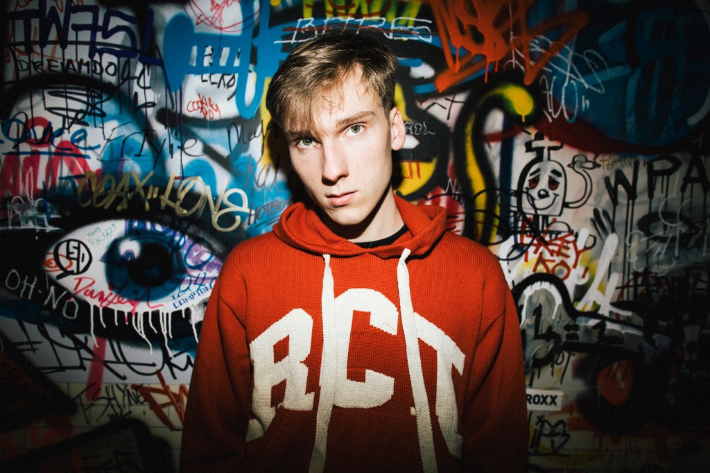 Damon Elbert Performs 'New Levels' On 'UPROXX Sessions'