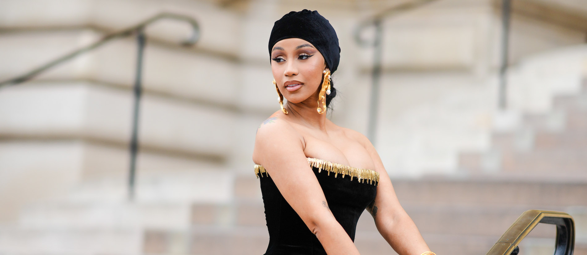 Cardi B Microphone Throw Is Las Vegas: Video