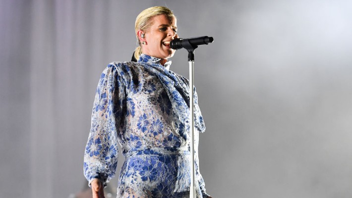 Robyn's Baby Photo Has Fans Thinking She Gave Birth