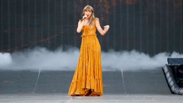 A Swiftie Went Skydiving After Santa Clara 'Eras Tour' Show A Swiftie Went Skydiving After Santa Clara 'Eras Tour' Show