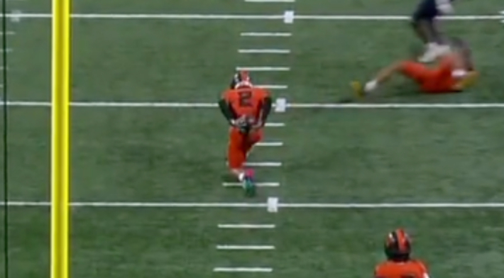 Michigan High Schooler Makes A Behind-The-Back Interception