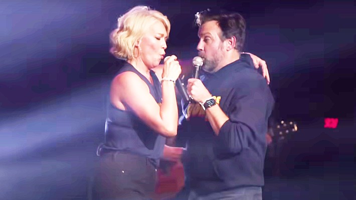 Ted Lassos Jason Sudeikis Hannah Waddingham Sing Shallow