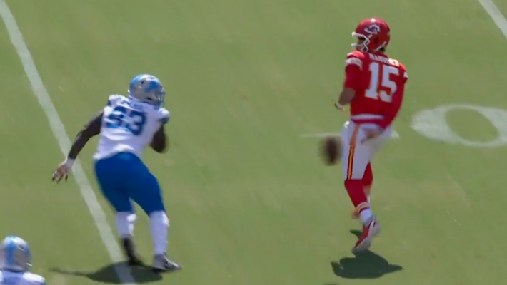 Patrick Mahomes Threw Behind-The-Back Pass In Preseason Game
