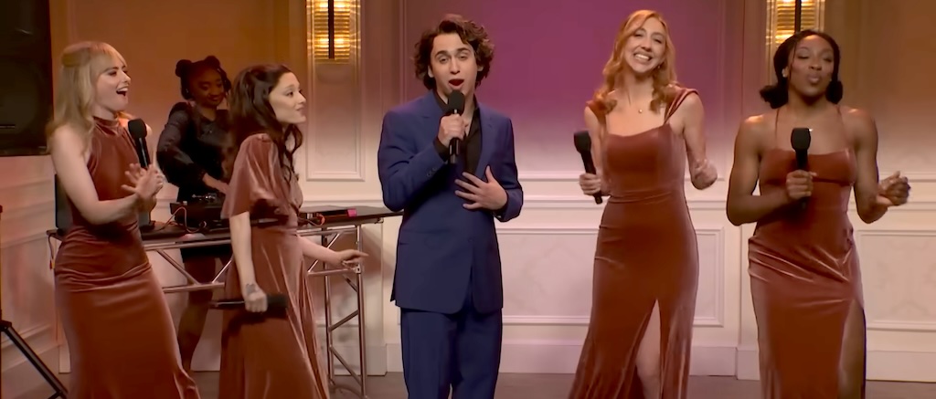 'SNL's Marcello Hernández ('Domingo') At Sabrina Carpenter