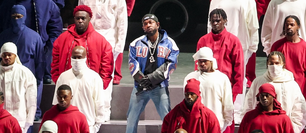 Kendrick Lamar Lit Up His Super Bowl Halftime Show Performance With ...