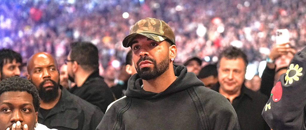 Fans Spotted Drake In The Crowd At WWE’s Elimination Chamber In Toronto ...