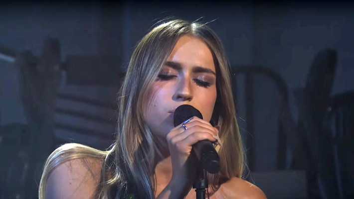 Tate McRae Reverently Performs Song 'Dear God' At 'SNL'