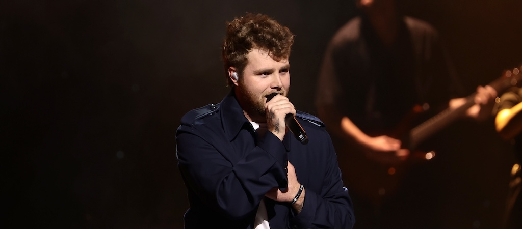 Alex Warren Joins The 2025 AMAs Performers Lineup