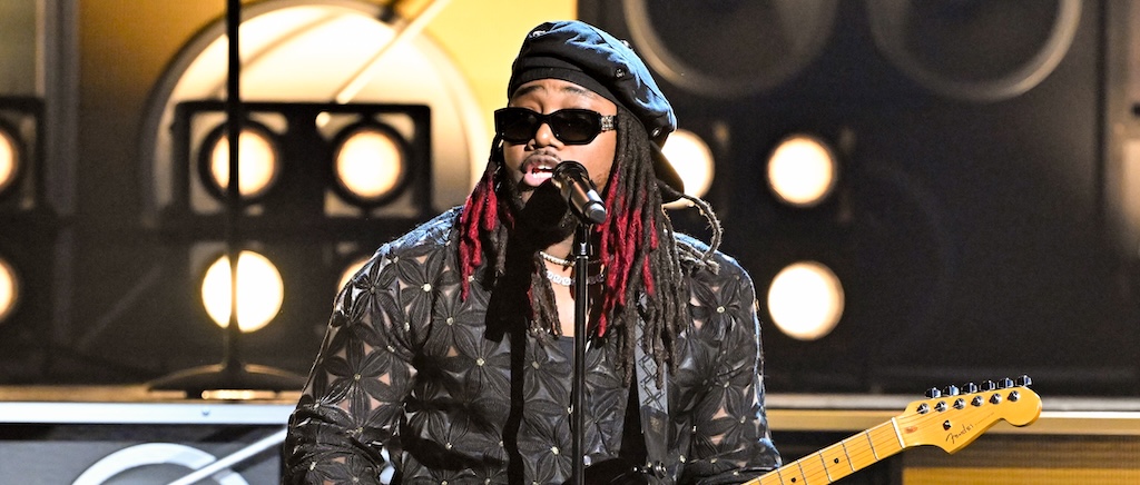 Leon Thomas Covers D’Angelo’s 1995 Classic ‘Brown Sugar’ With Dylan ...