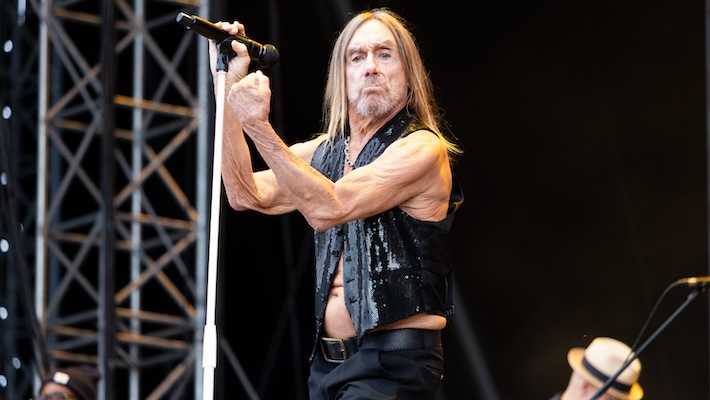 Iggy Pop Performs 'Superman's 'Punkrocker' For First Time